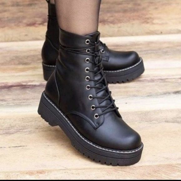 Sincerly Jules | Shoes | New Sincerely Jules Black Harley Lace Up ...